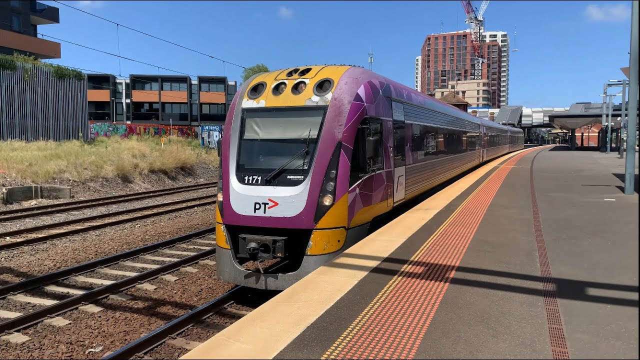 V/Line VL71 Departing Footscray Station from Wendouree to Melbourne ...