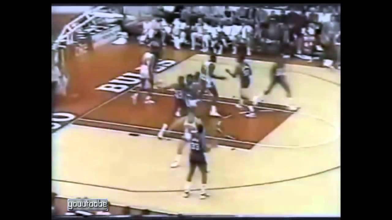 Kobe Bryant vs Michael Jordan Leaner Dunks - YouTube