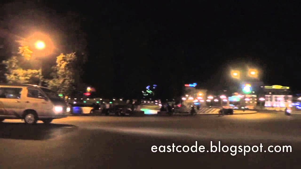 Cho Dem Da Lat Night market and lakeside food hawkers - YouTube