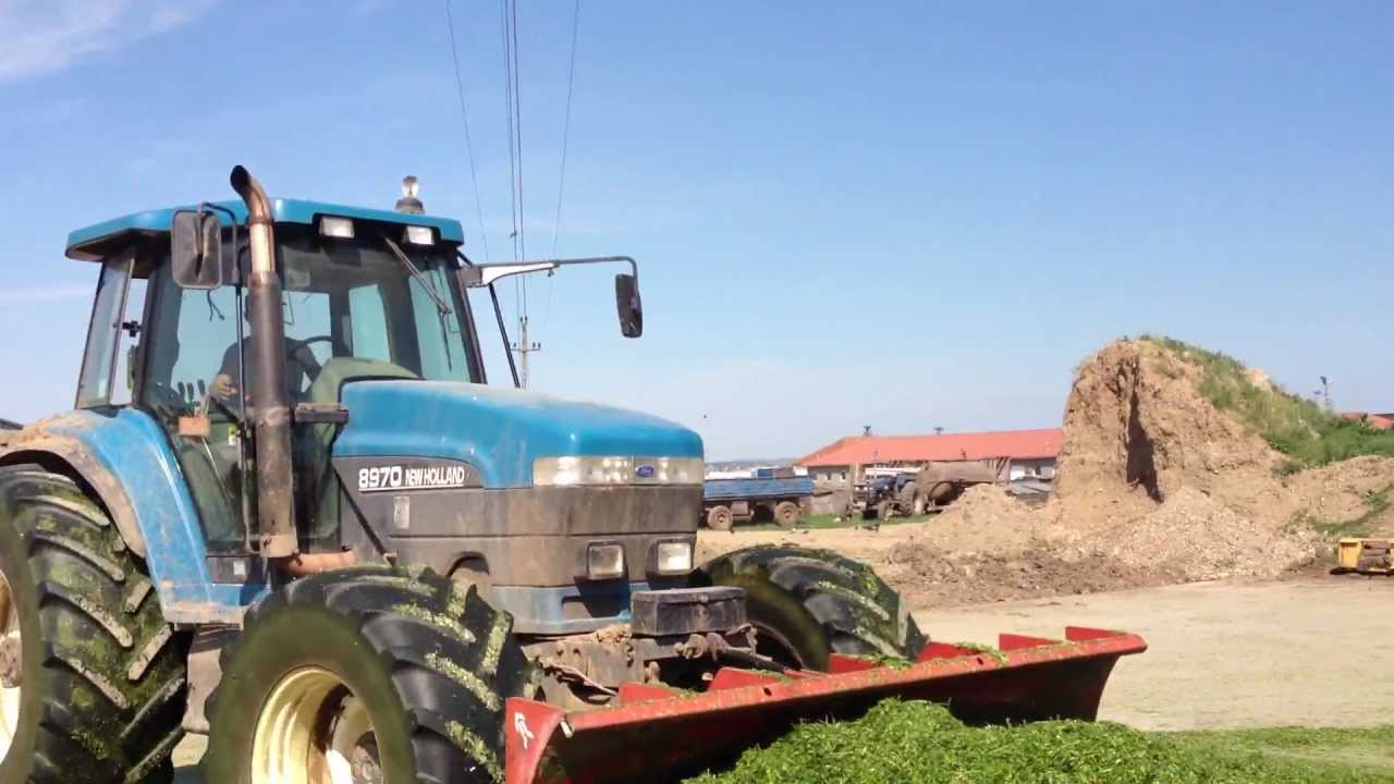 New holland 8970 la siloz cu Steyr 8160 - YouTube