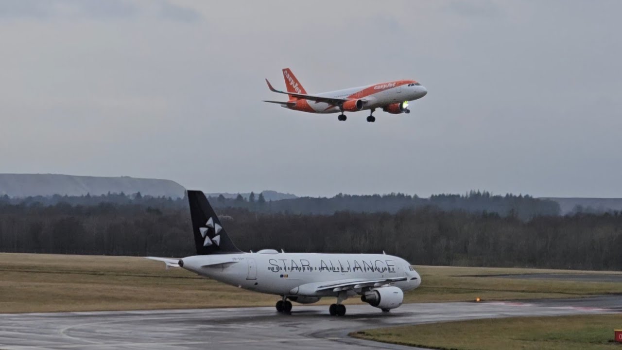 easyJet Airbus A320-214 G-EZOX gets great view of Star Alliance Livery ...