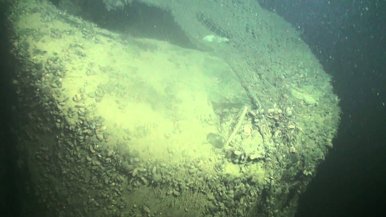 Soviet Whiskey class Submarine wreck - YouTube
