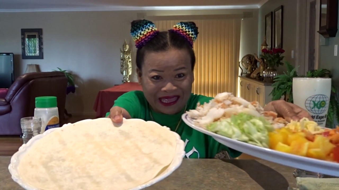 King Crab Wrap with salad-Very tasty กินเคบับปูอลาสก้ายักษ์คำใหญ่ตาสวด ...