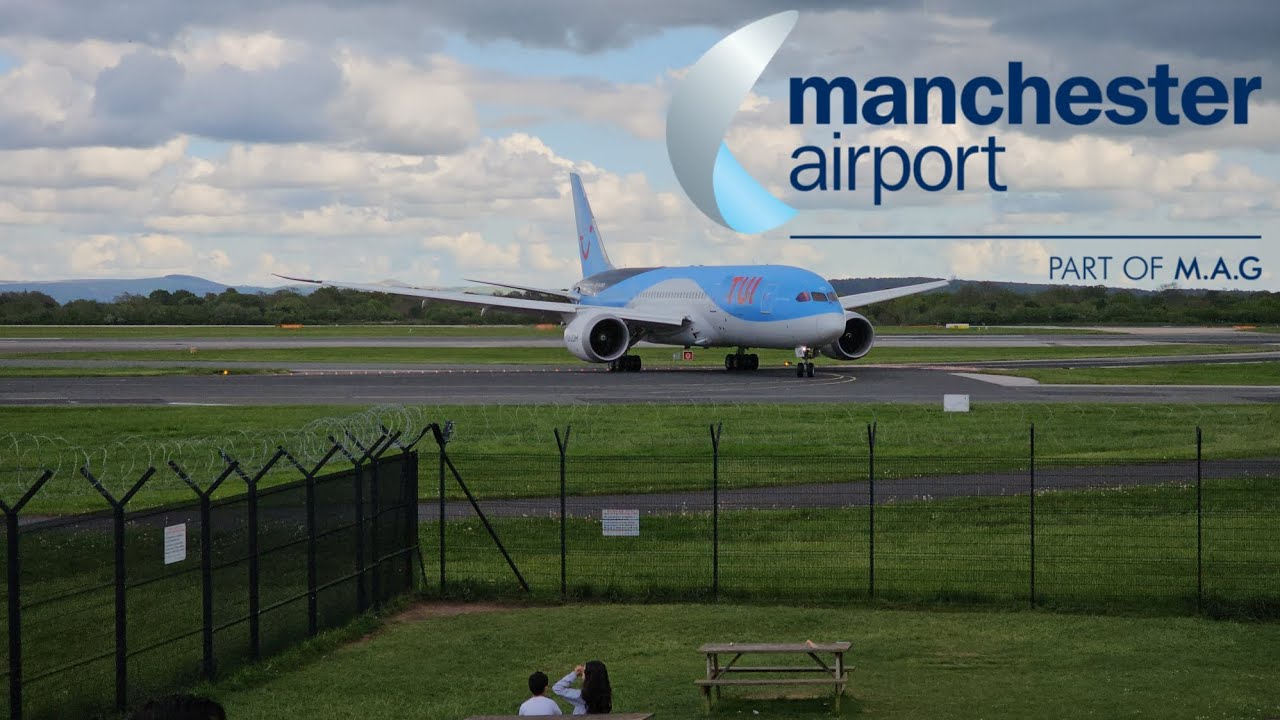 Departures and Arrivals at Manchester Airport - YouTube