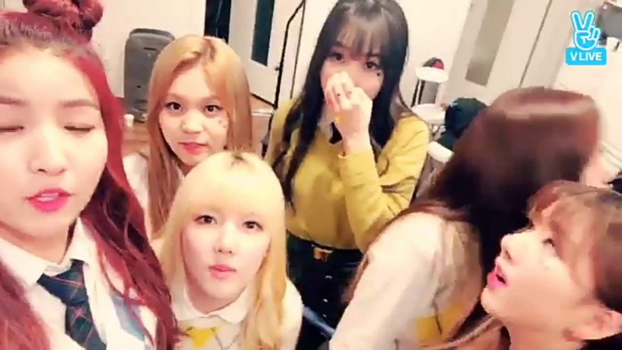 Gfriend angry moments(sowon VS sinb angry moment) - YouTube