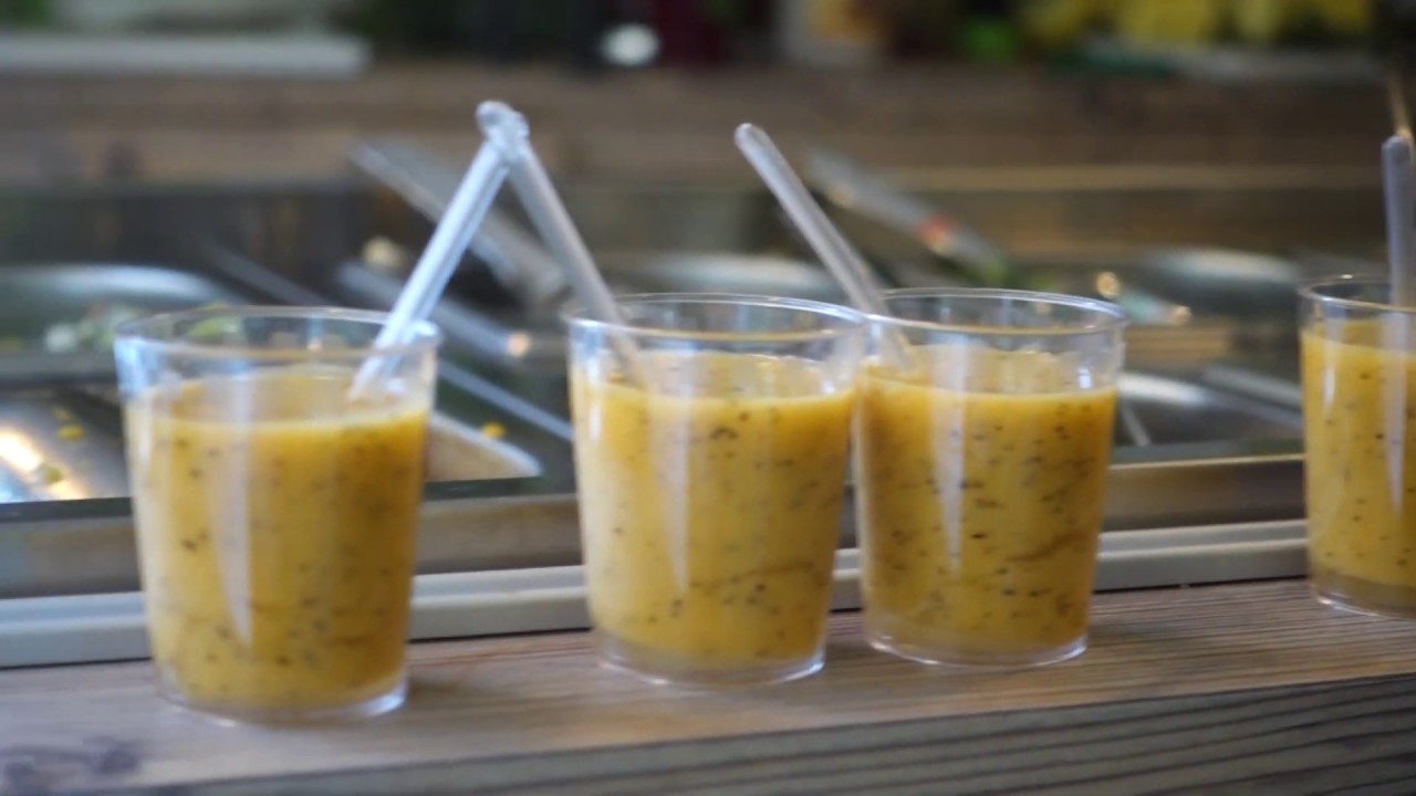 Frullo, il primo fruit bar di Treviso - YouTube