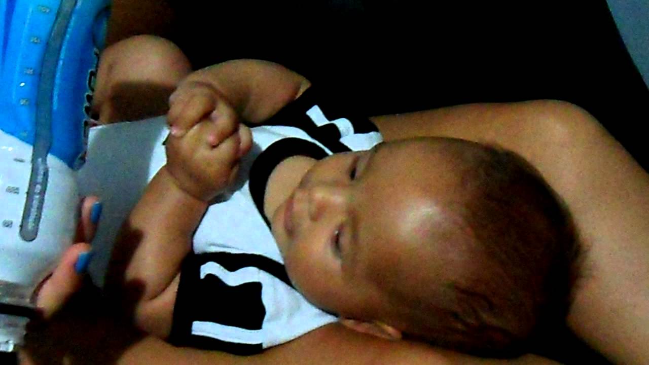 Meu bebê dando risada - YouTube