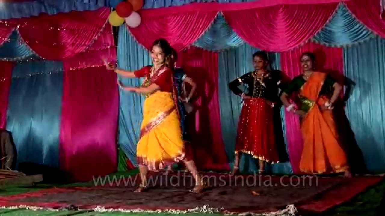 Kumaoni Rung girls perform Bollywood number at Kangdali Festival - YouTube