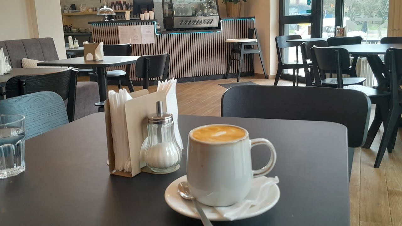 Coffee Bara u Novom Sadu u ulici Rumenačka 53 & Kišni dan u Novom Sadu ...