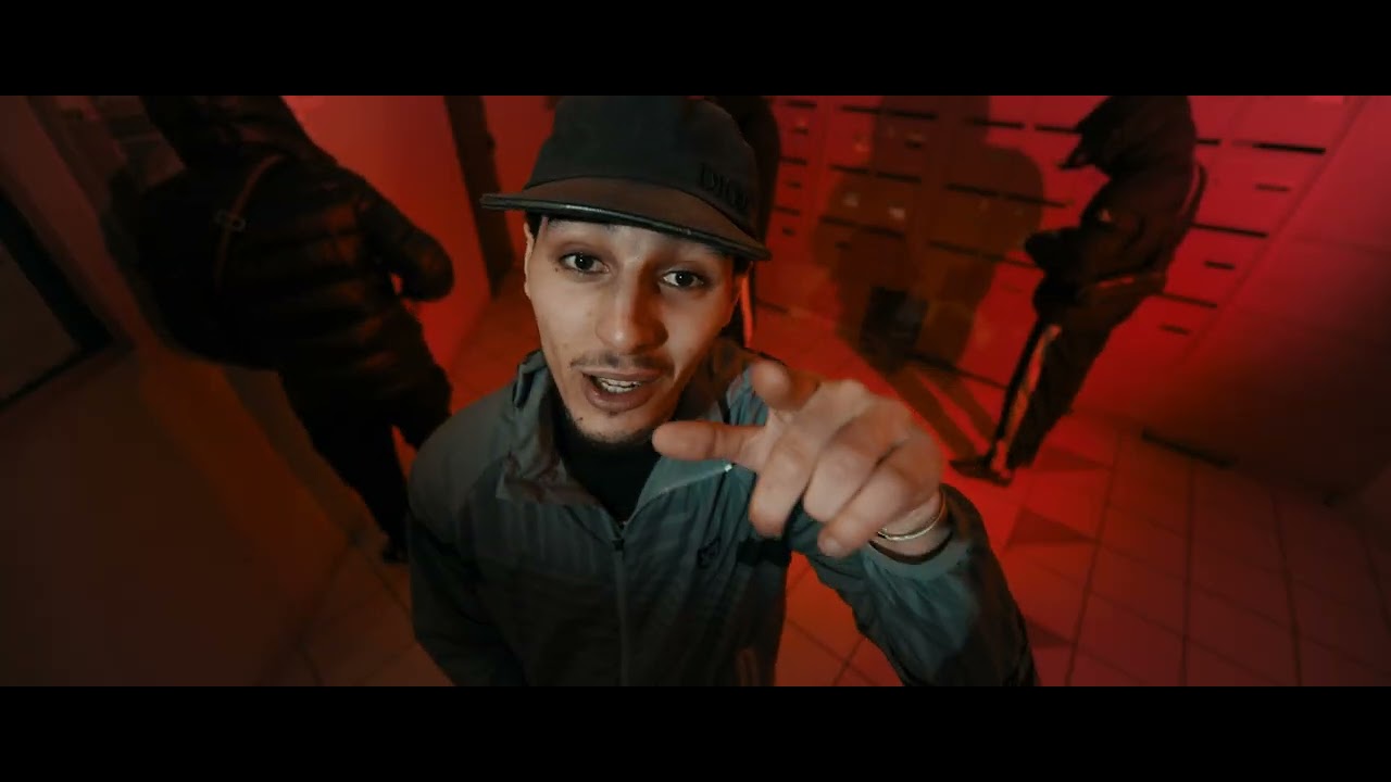 Mecra - Sous l'armure (Clip Officiel) - YouTube