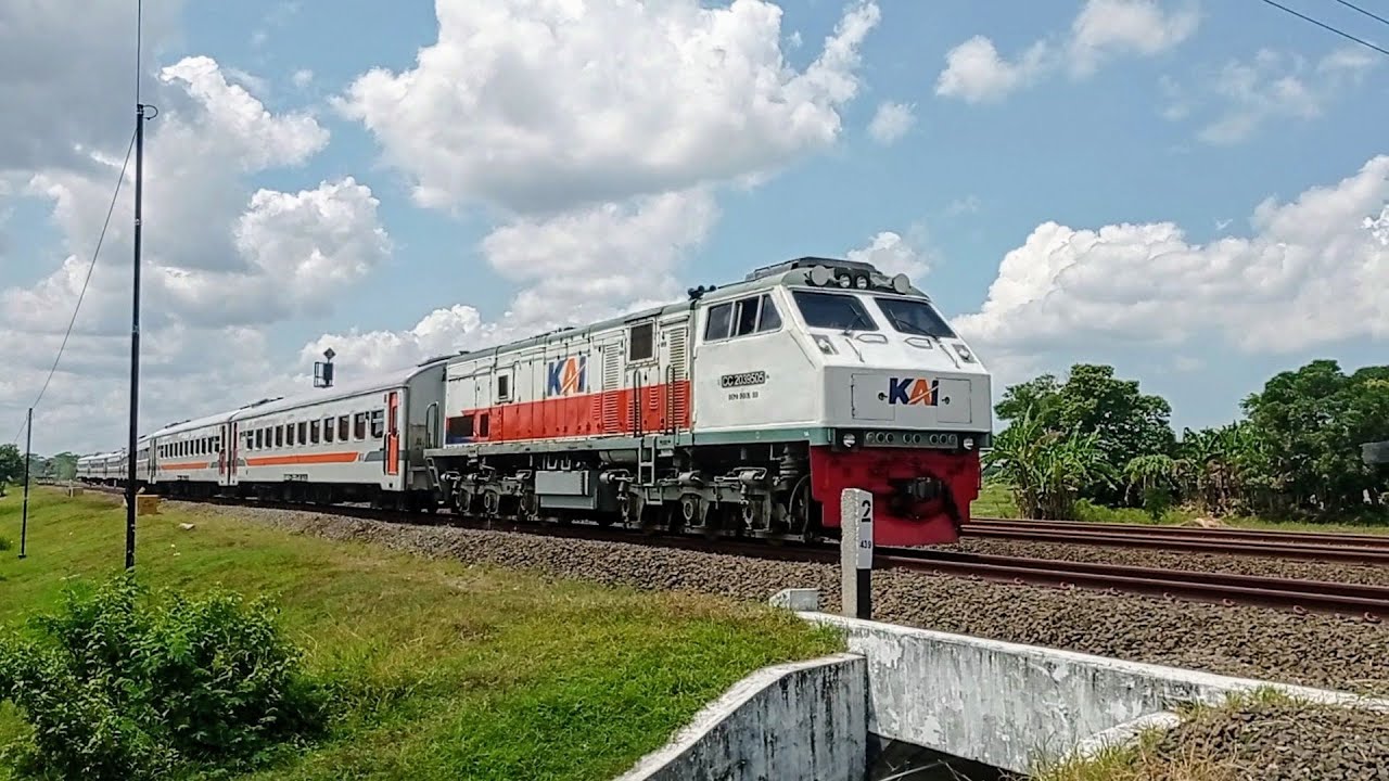 KERETA MOTOR GRATIS TENGAH DAN KERETA KUTSEL SAAT MEMASUKI JALUR 1 ...