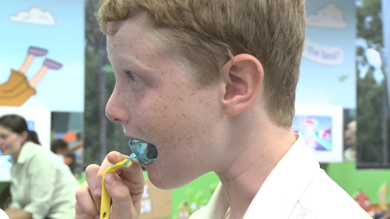 The Lip Trainer - by MRC - YouTube