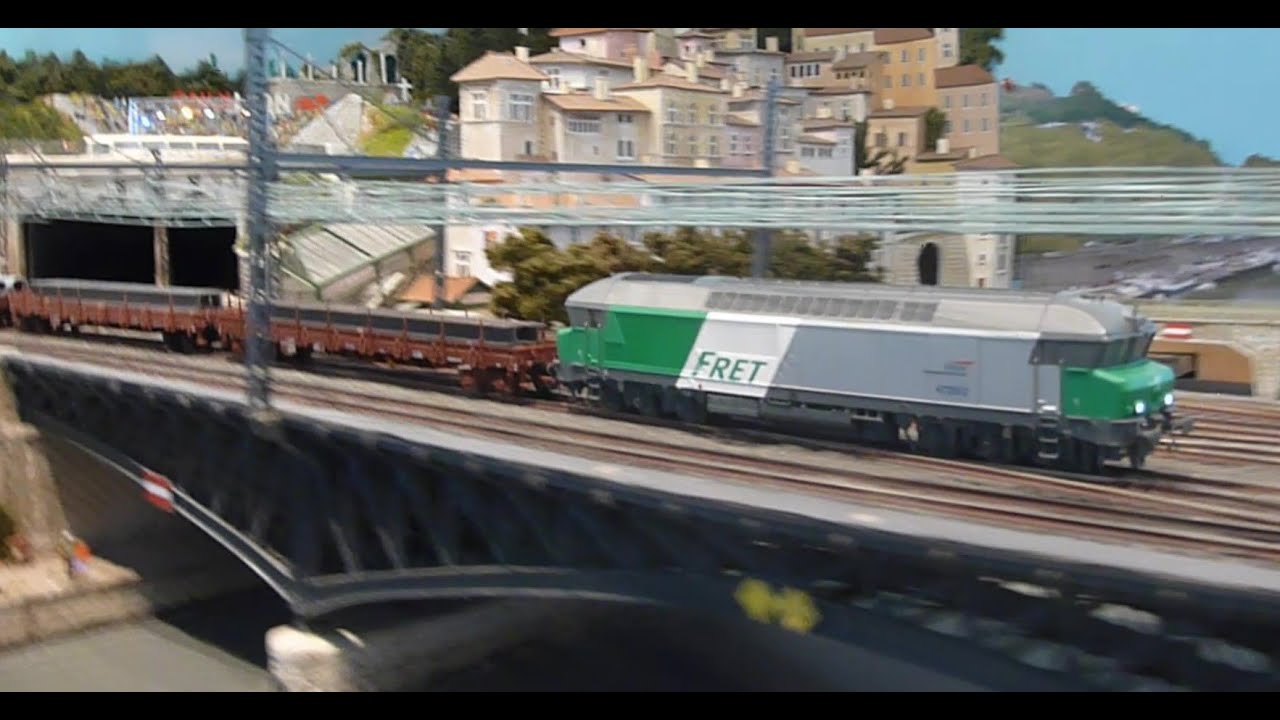 Train de fret avec la CC 72002 Fret SNCF - YouTube