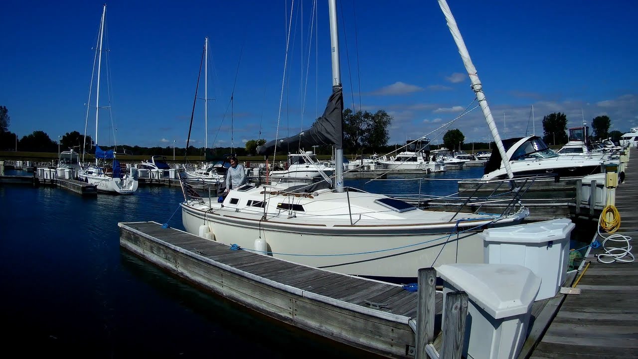 Pearson 28-2, Lake Michigan September Sailing - YouTube