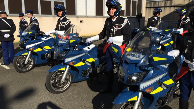 Un nouveau commandant à la tête des motards de la gendarmerie - YouTube