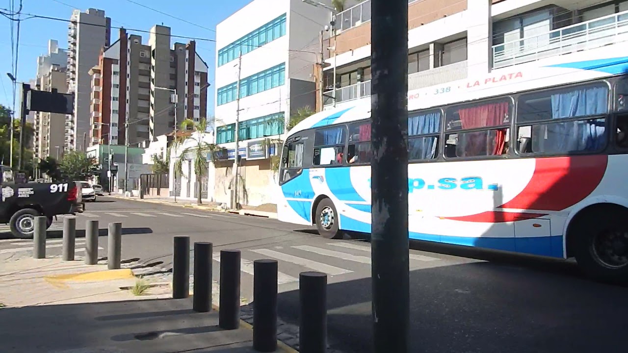 un colectivo de la linea 338 (de la costera) por la avenida meeks en ...