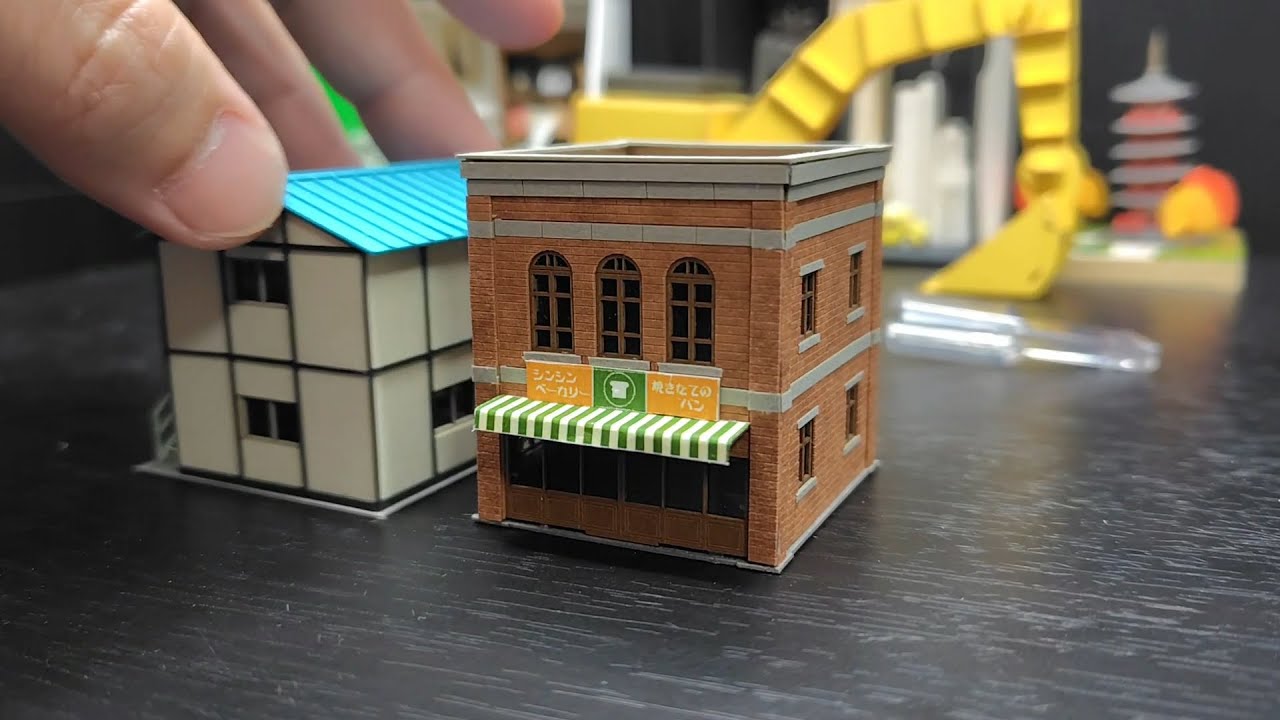 This is a video of making a model of a bakery shop. - YouTube
