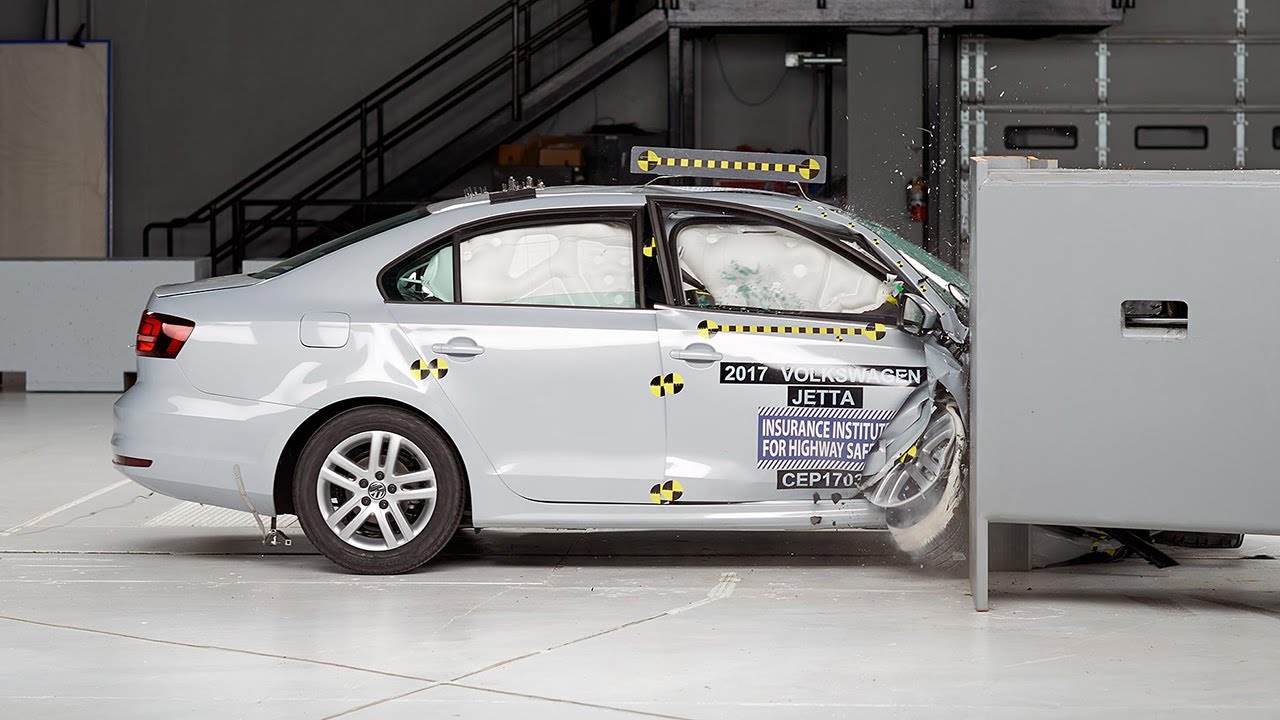 2017 Volkswagen Jetta passenger-side small overlap IIHS crash test ...