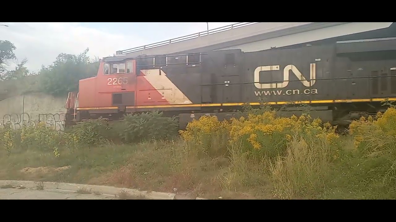 (Thursday Morning Grabs) CN M384 & CN A421 At Burlington West/MP 49 On Halton Sub In Burlington ...