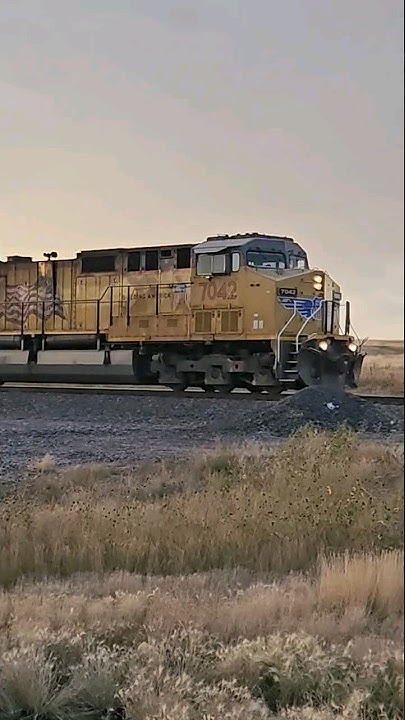 UP 7042 AC60CW Barreling Down Archer Hill At Sunset! - YouTube