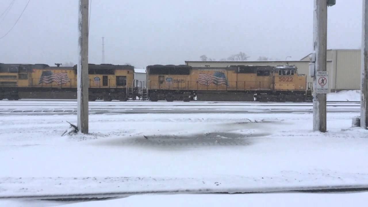 UP 8651 (SD70ACE) and 5022 (SD70M) Mixed freight - YouTube