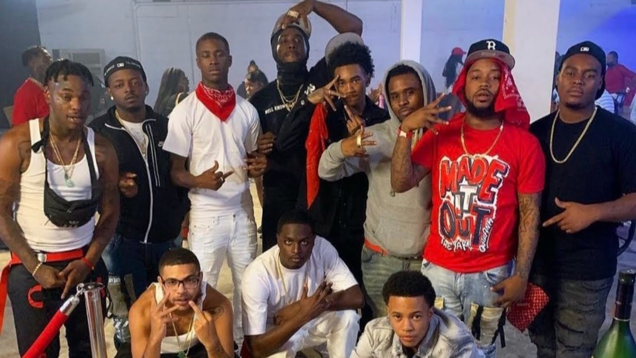 Mad Swan Bloods vs. Multiple Hoods - YouTube