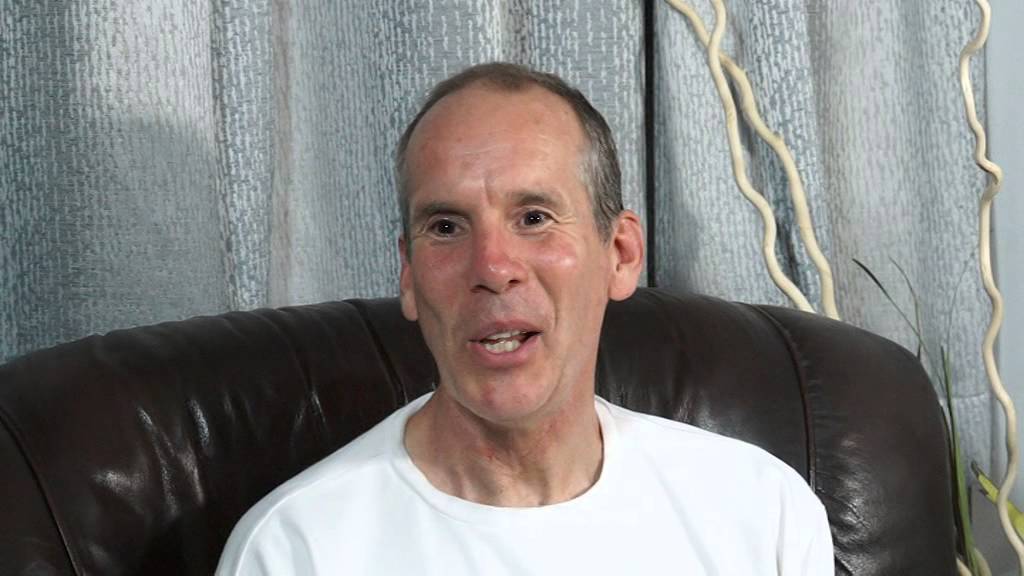 Rob Overgaauw interviewt Biodanza facilitator Ruud van den Broek - YouTube