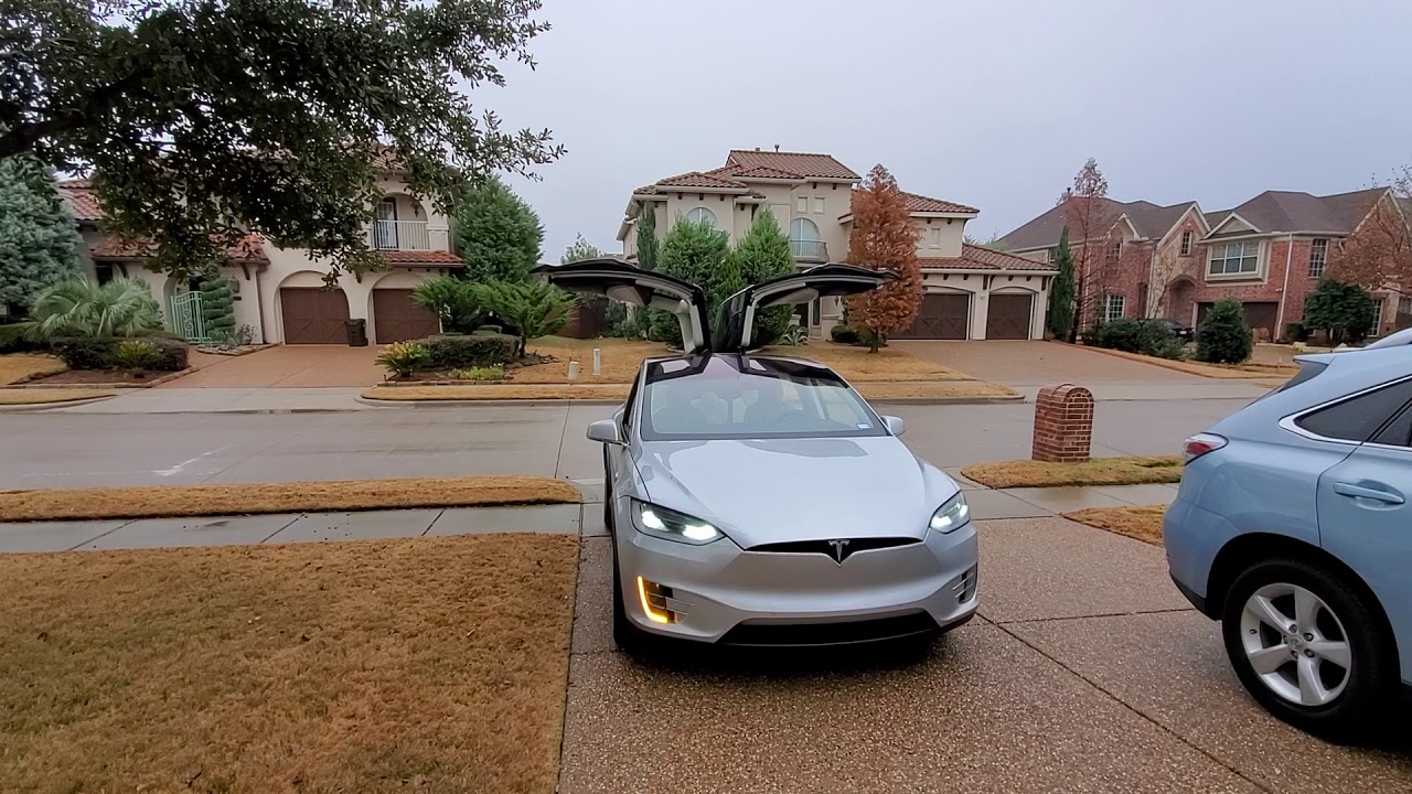 Tesla Model X dancing - YouTube