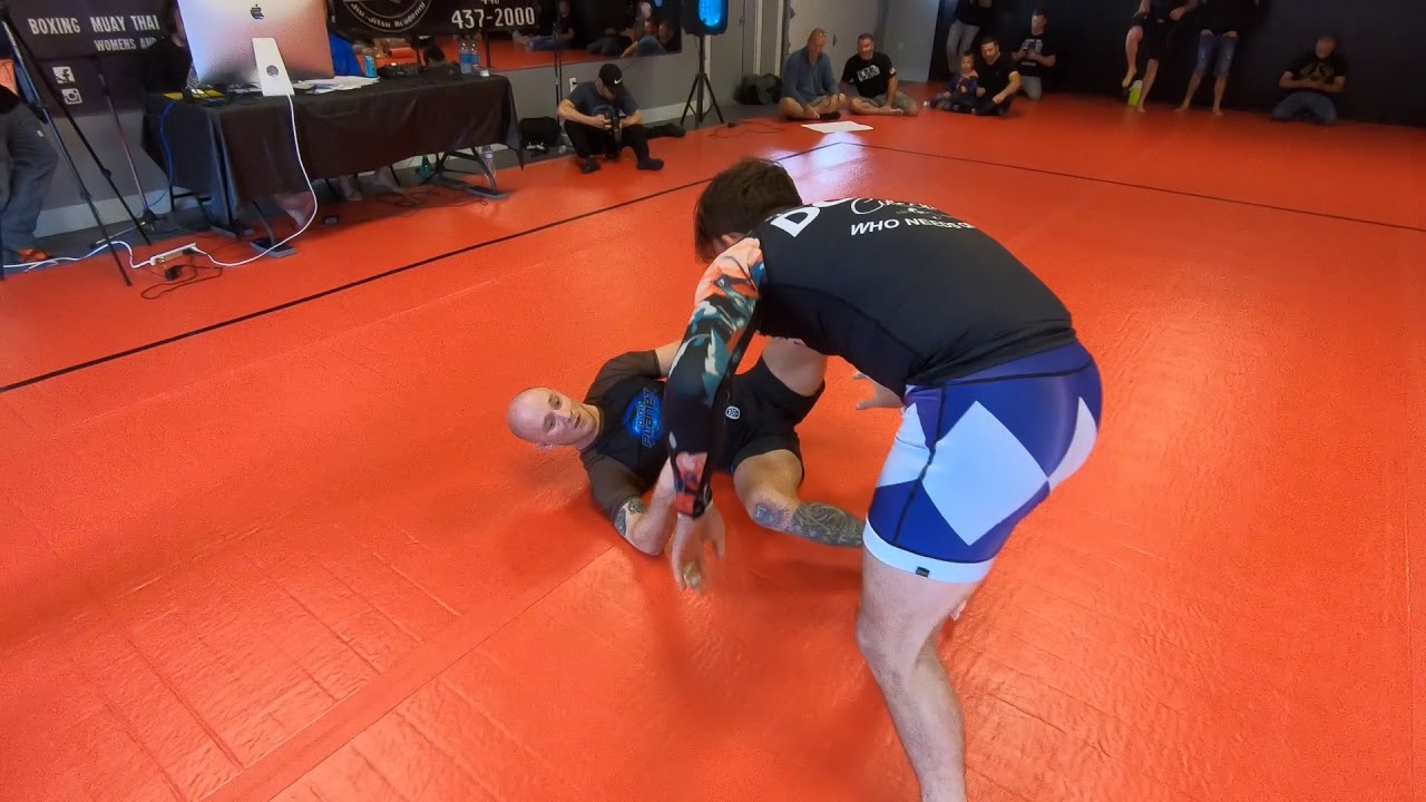 Sean Foster VS Jon Borrows - YouTube