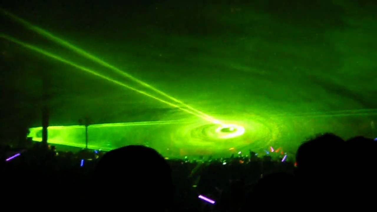 Dreamworld Illuminate 2010 Laser Show - YouTube