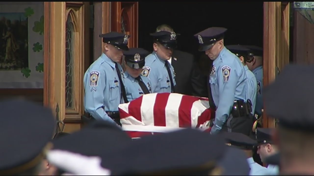 Thousands gathered to pay respects to Officer Ashley Guindon - YouTube