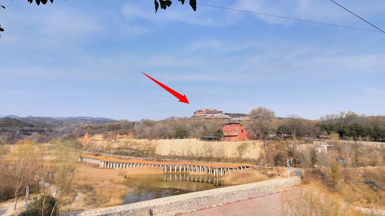 【4K UHD】Walking in rural China, did they build a palace in the village ...