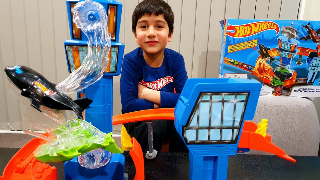 Hot Wheels Jet Jump Airport Playset! Hot Wheels Playset Review by Aarav ...