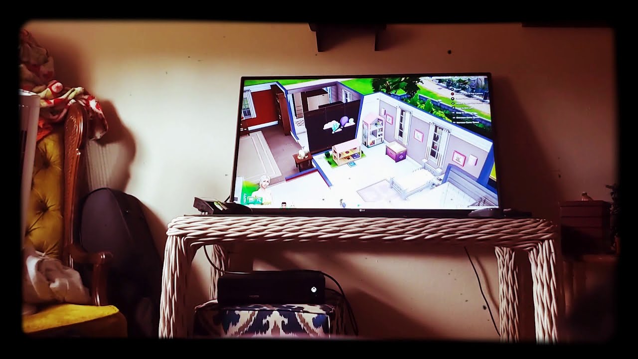Me playing sims - YouTube