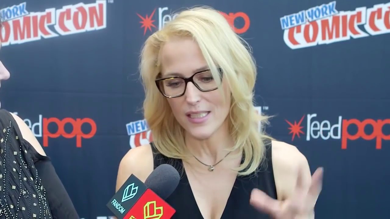 Gillian Anderson - NYC Comic-Con 2017 Interviews - YouTube