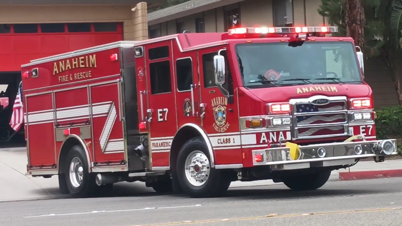 Anaheim Fire & Rescue Engine 7 Responding - YouTube