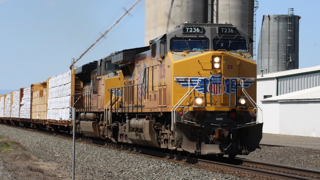 UP 7236 Leads a Manifest through Paterson Ferry Rd on the Portland ...