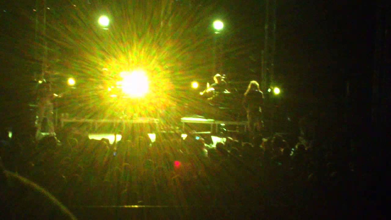 Παντα θλιμμενη χαραυγη - Γιαννης Χαρουλης LIVE απο το Θεατρο των Αγρών ...