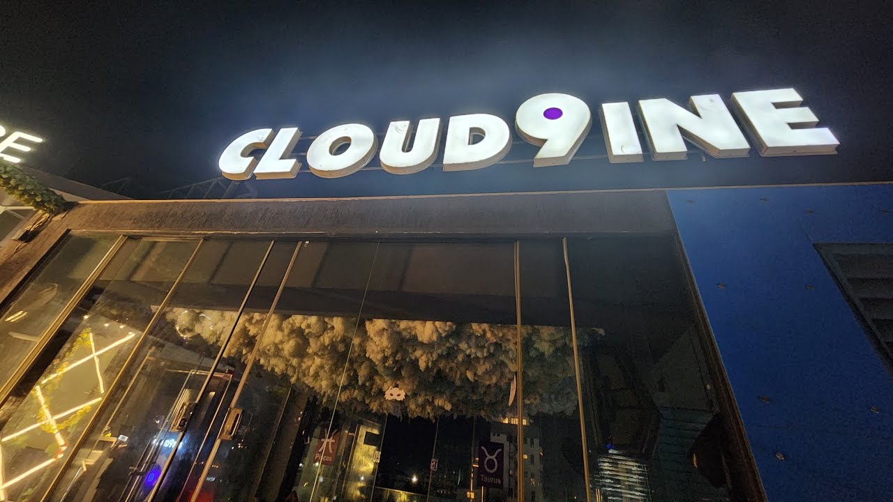 Detty December LIVE From Cloud9ine in Accra Ghana 🇬🇭 Osu neighborhood #irl #foodie #stream - YouTube