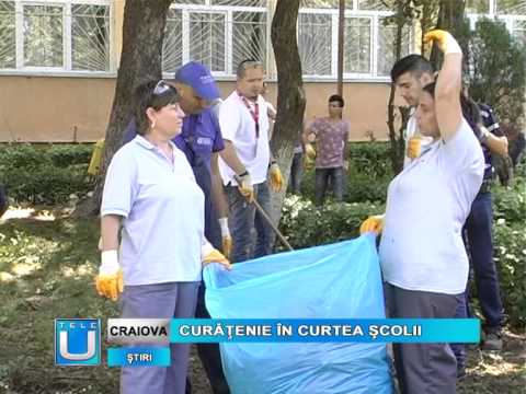 Curatenie in curtea scolii - YouTube