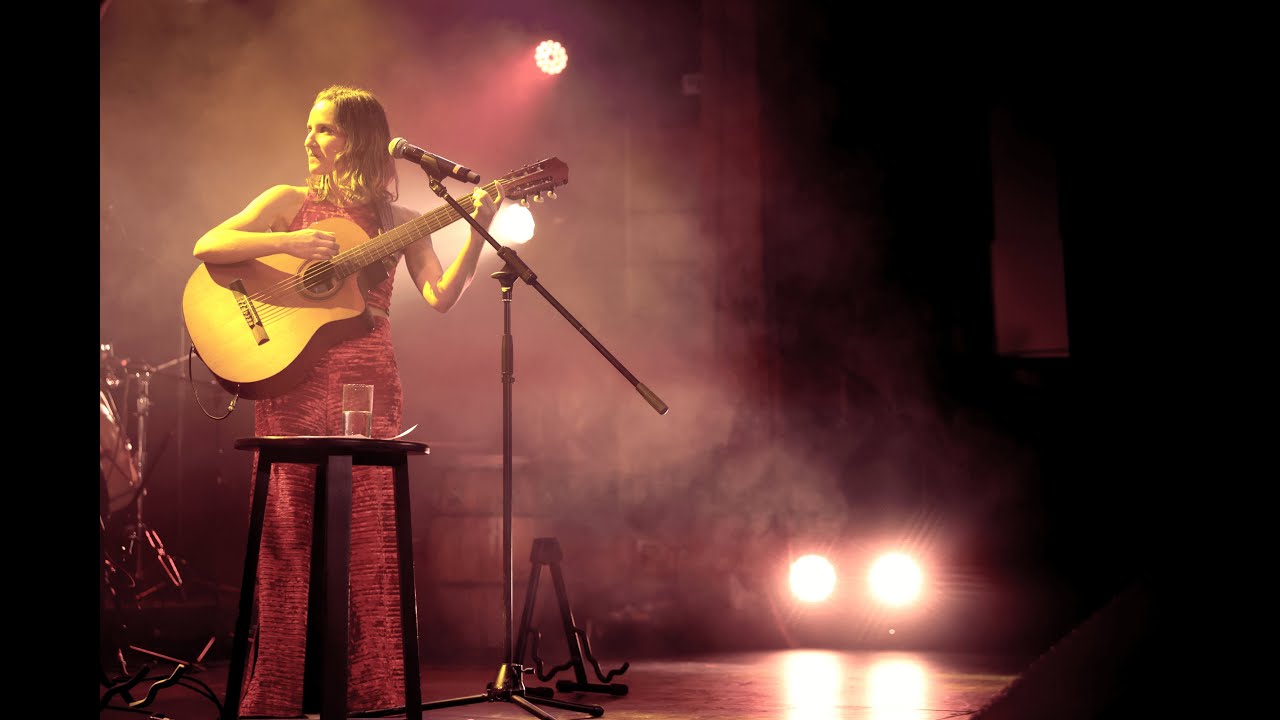 Isa Sáenz - Abra La Puerta en vivo - Festival La Cantaleta - YouTube