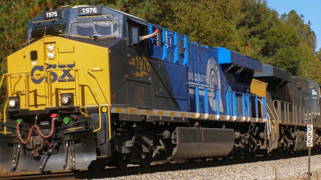CSX 1976 "Conrail Quality" Heritage Unit leads M582-04 in Lilburn, GA ...