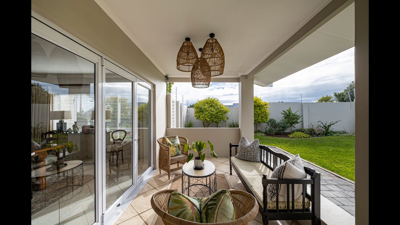 44 Elaine Cres. Mangold Park | Video tour - YouTube