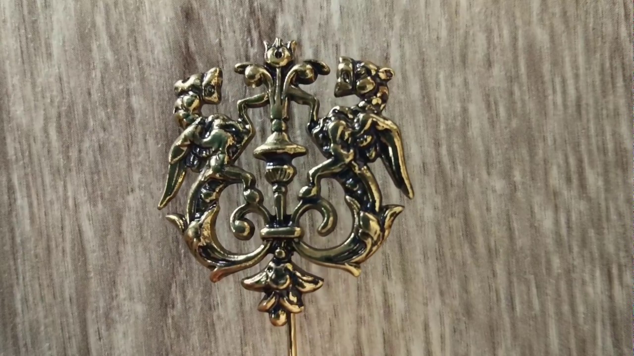 Royal Coat of arms- lapel pin for man suit - YouTube