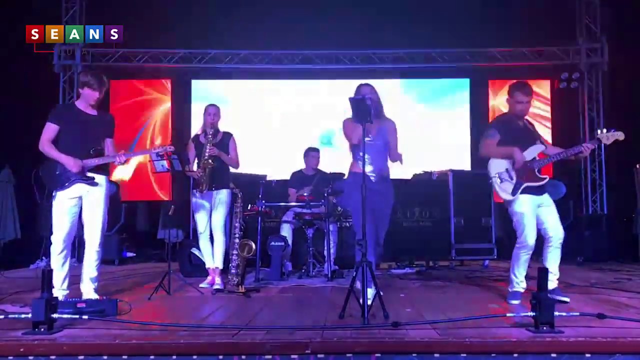 Chill Band Full 5 People Hit Music with Maria - YouTube