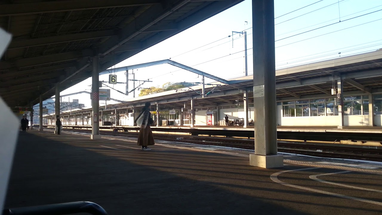 Shinkansen shakes Mihara Station. - YouTube