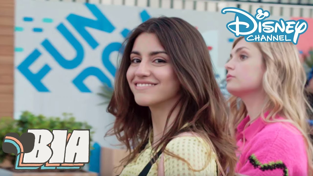 Bia | Overzicht 1 | Disney Channel BE - YouTube
