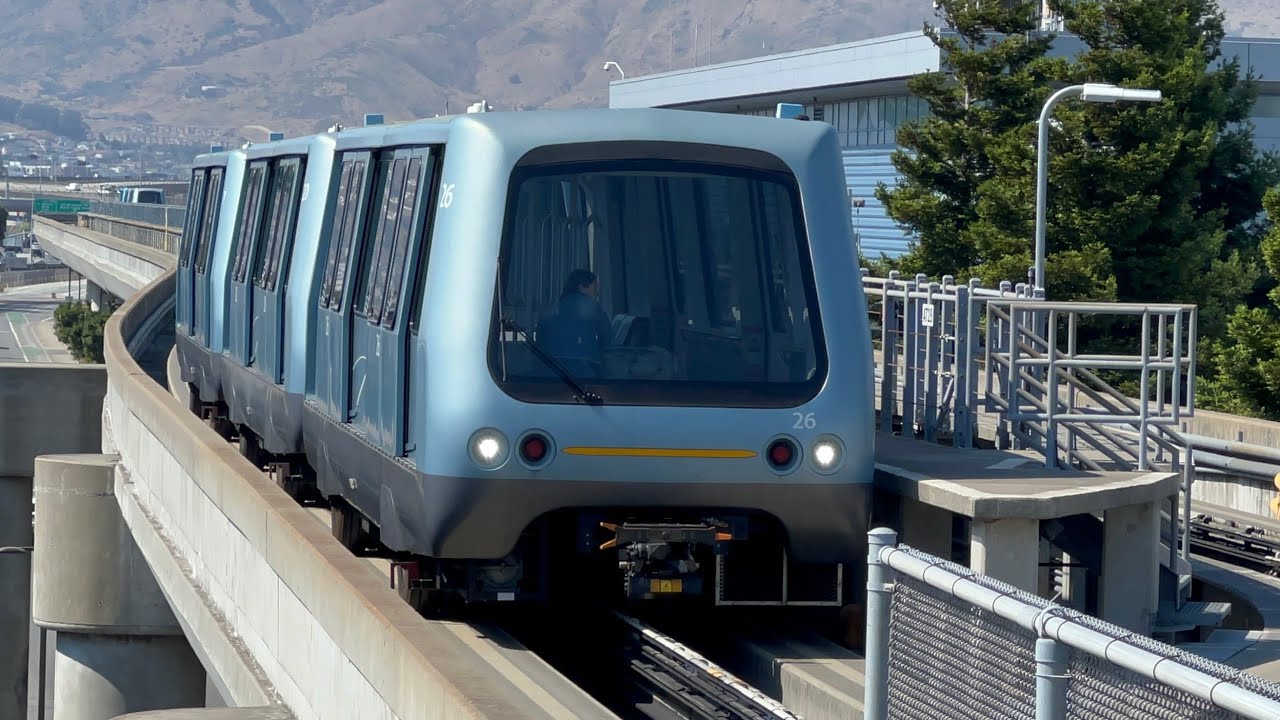 AirTrain Blue Line arriving at West Field Road - YouTube