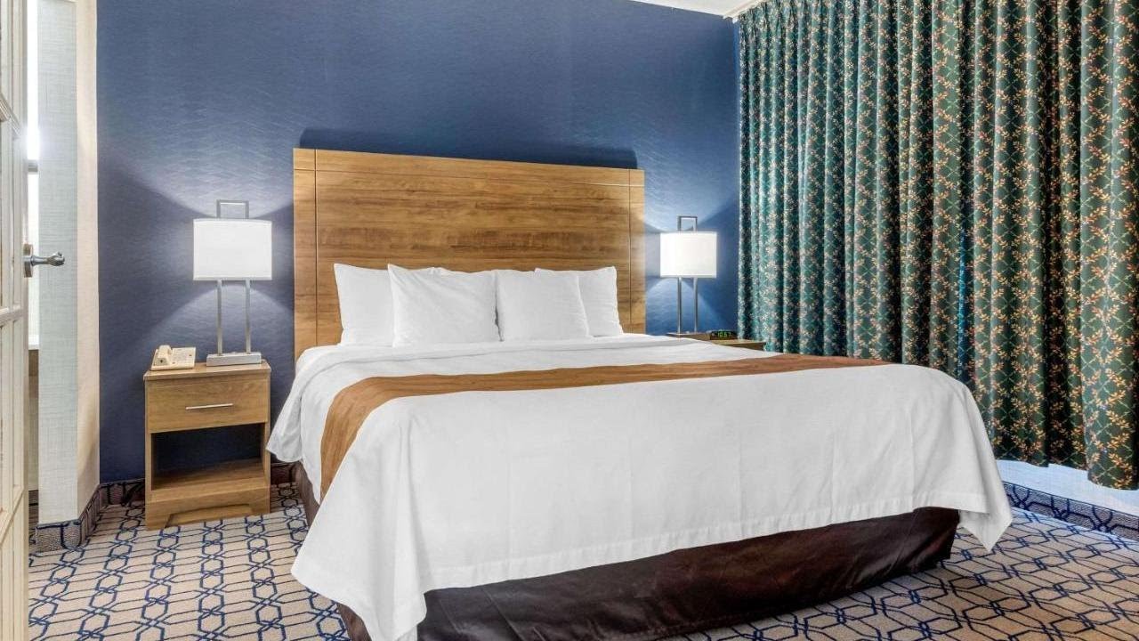 Quality Suites Whitby, Whitby, Canada - YouTube