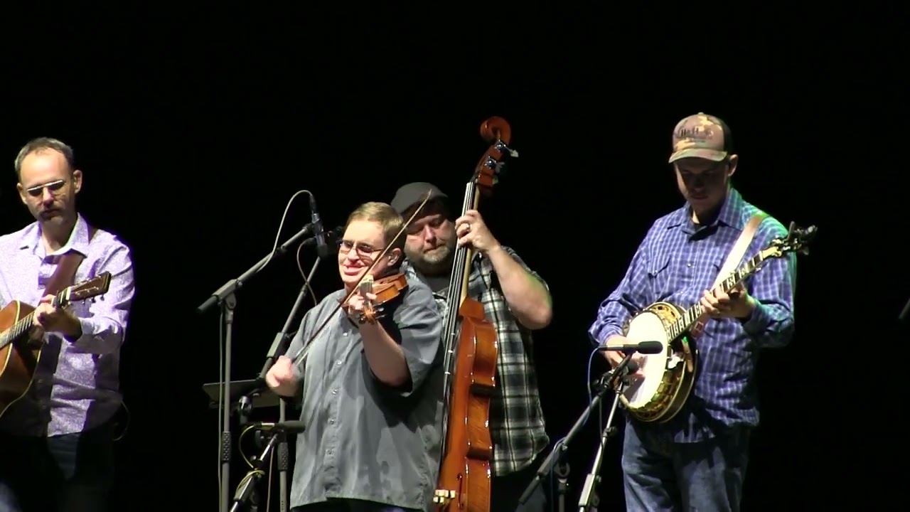 The Tall Fiddler - Michael Cleveland and Flamekeeper at CBA 2022 - YouTube